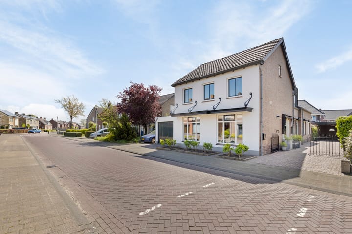 Koopwoningen - huizen te koop in [Funda]