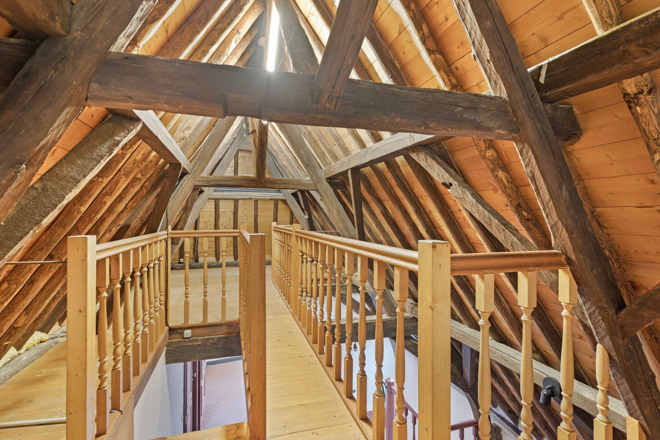 Gespot op Funda: dit Bergse huis heeft een loopbrug - indebuurt Bergen ...