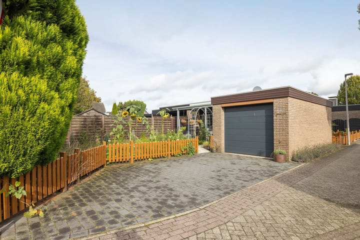 House sold: Carl-Orff-Straße 1 48527 Nordhorn, Germany [funda]