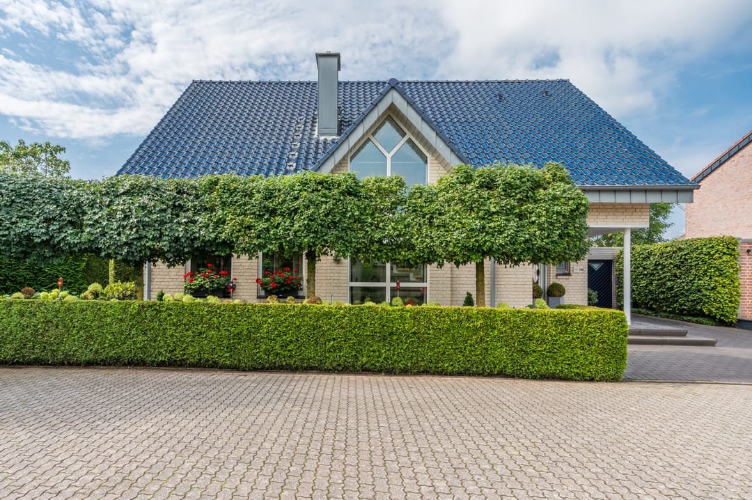 House for sale: Klosterweg 110 47574 Goch-Kessel, Germany [funda]