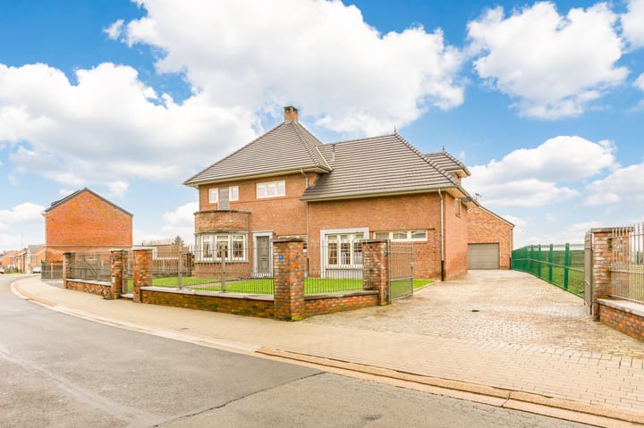 Koopwoningen - huizen te koop in [Funda]