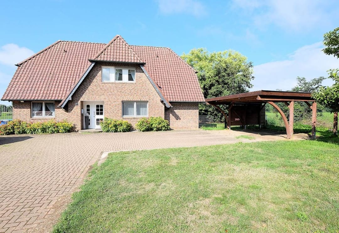 House for sale: Uedemer Straße 190 47551 Bedburg Hau, Germany [Funda]