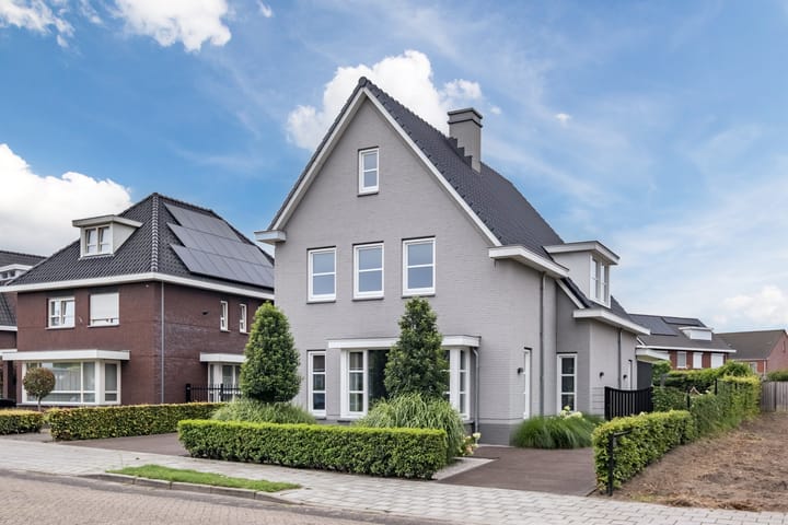 Koopwoningen - huizen te koop in [Funda]