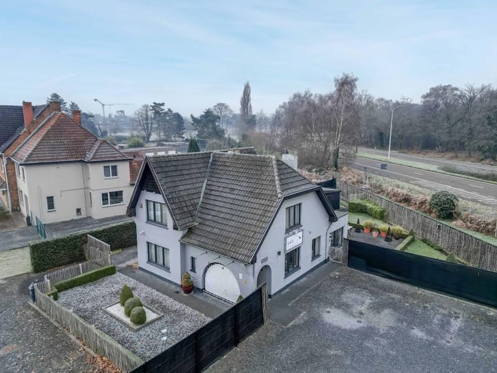 Spacious, Perfectly Maintained Villa with Five Bedrooms and ...