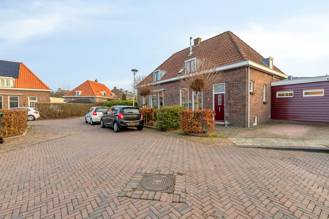 Huis te koop: Dr. Willem Vosstraat 36 3172 VM Poortugaal | Funda